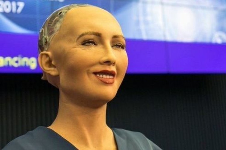 Robot Sofiya Ukraynadakı müharibəni “faciəli” adlandırdı - Ayna.az